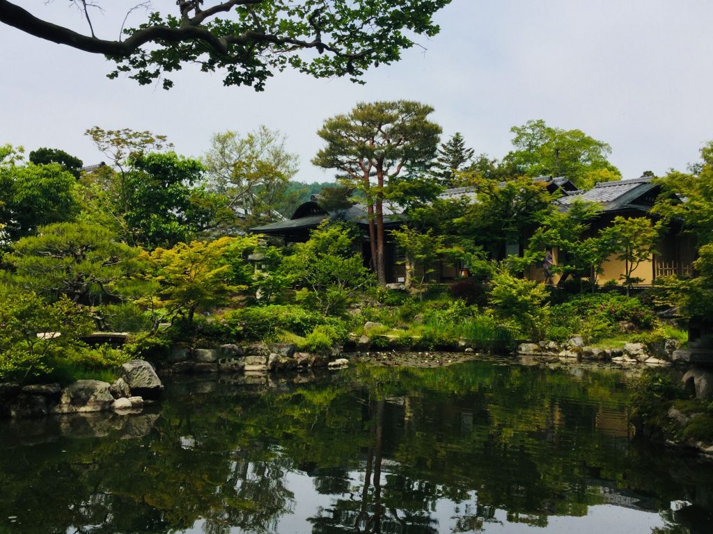 The Front Garden of the Isuien Garden. | KANSAI NARA Treasure Travel ...
